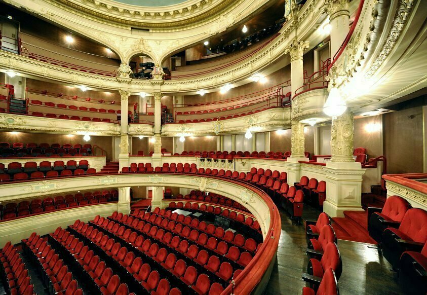 Toneel- en dansvoorstellingen — Internationaal Theater Amsterdam